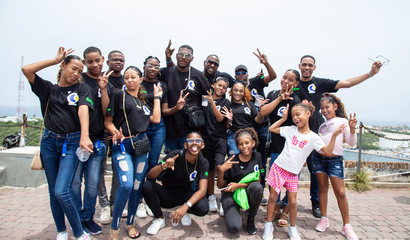 Mishon/vishon – Fundashon Arte di Palabra Boneiru